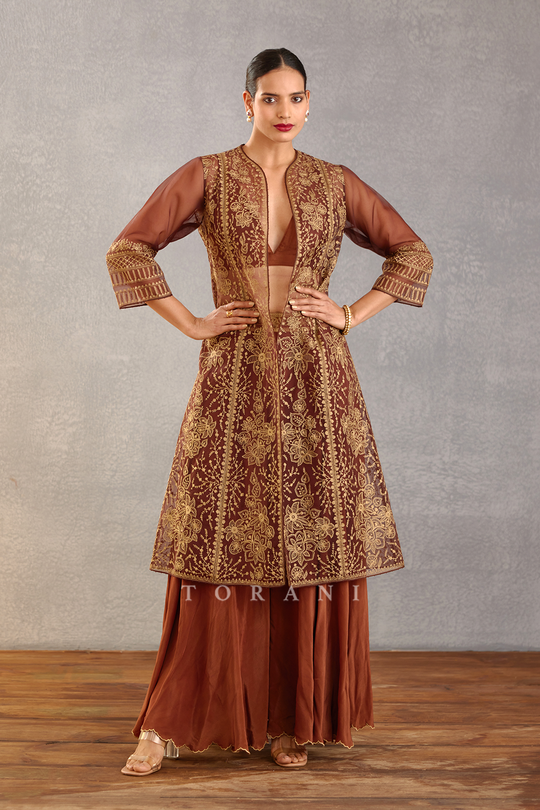 Dahlia Paavni Cape Set – Torani India